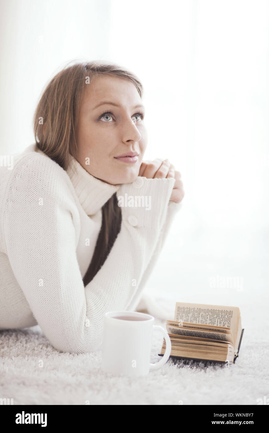 Girl reading book Stock Photo - Alamy