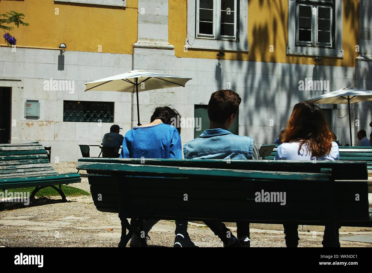 Men sitting outside cafe hi-res stock photography and images - Alamy