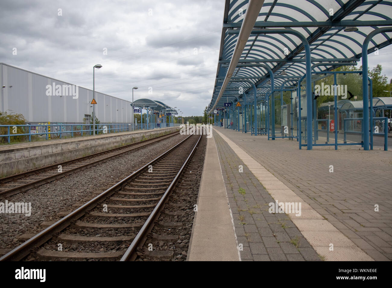 empty platform at regional train station Stock Photo - Alamy