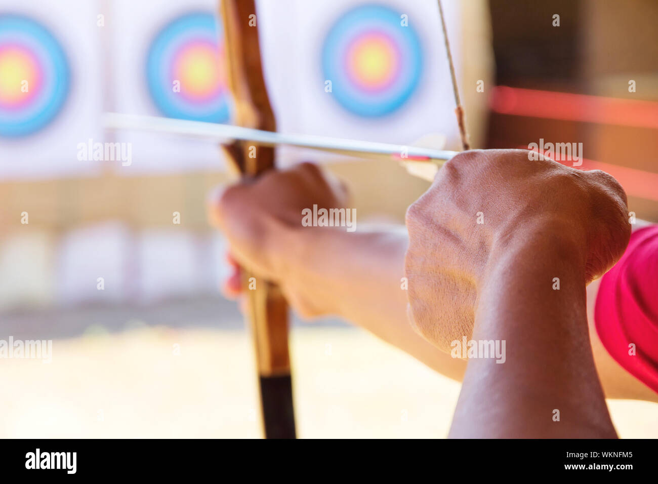 Man bow and arrow hi-res stock photography and images - Alamy