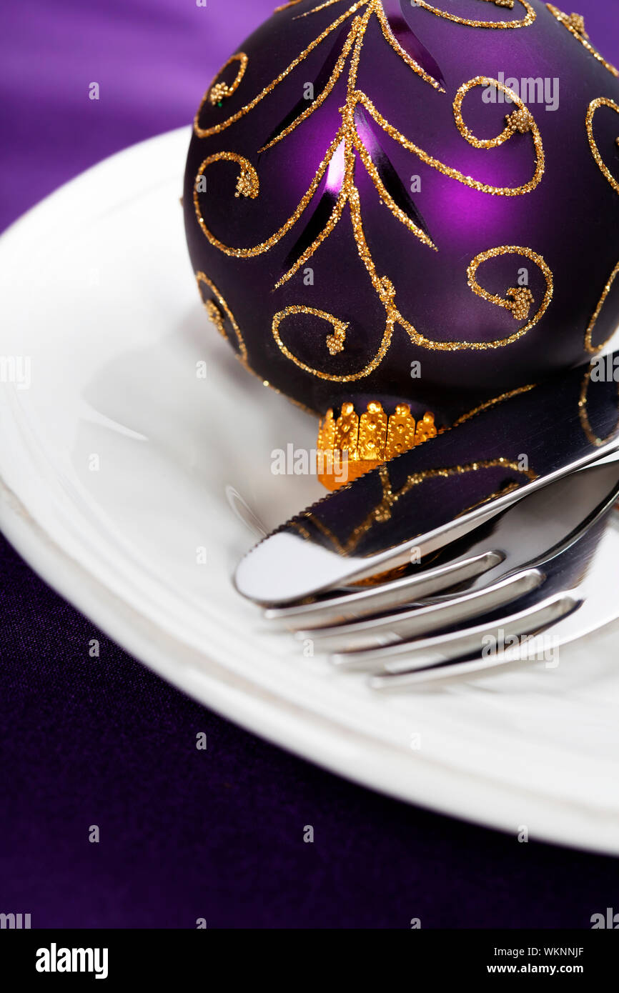 Beautiful christmas setting plate hi-res stock photography and images ...