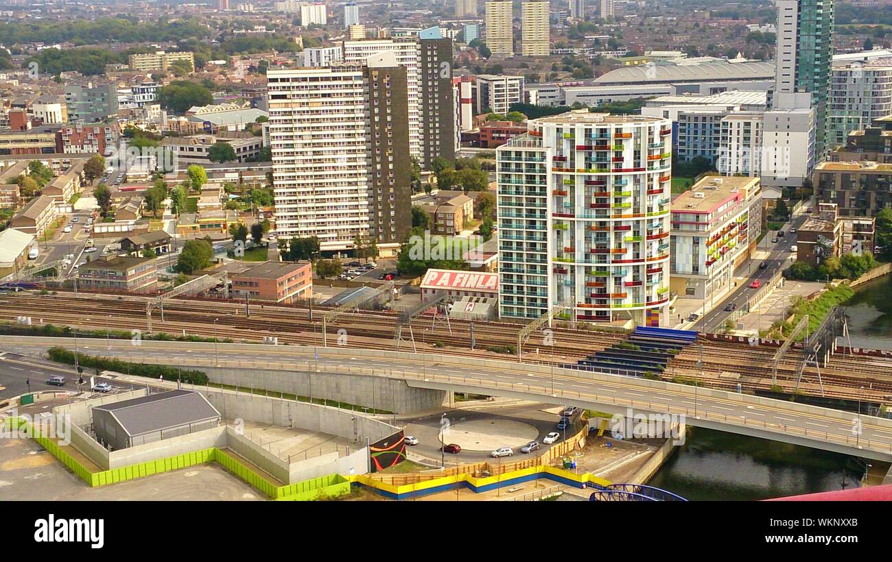 Bridges across river hi-res stock photography and images - Alamy