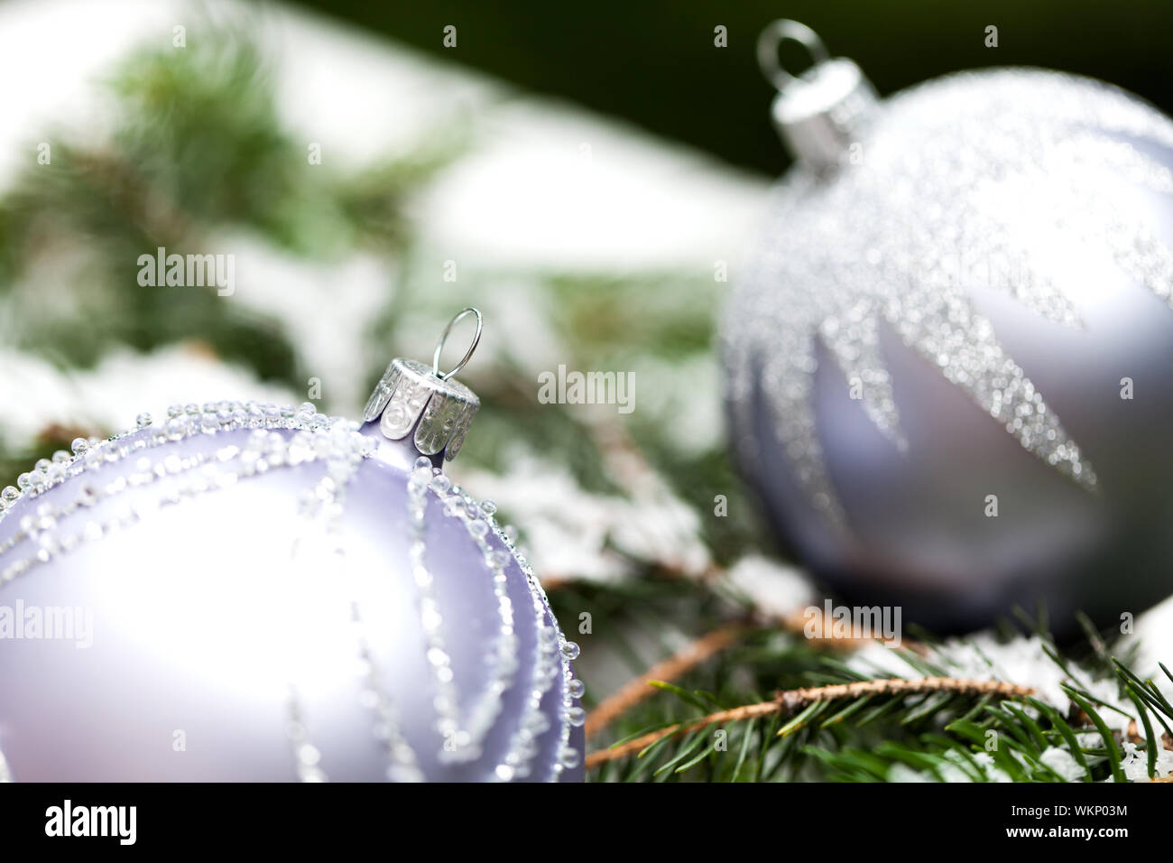 Silver christmas ornaments hi-res stock photography and images - Alamy