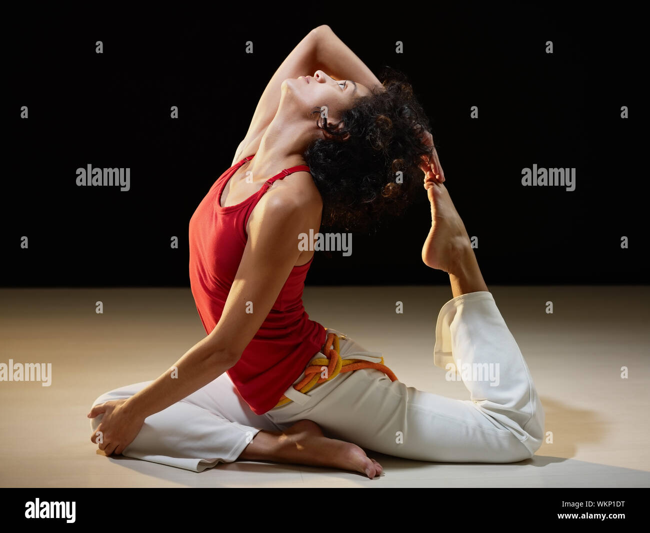 Contortionist black female hi-res stock photography and images - Alamy