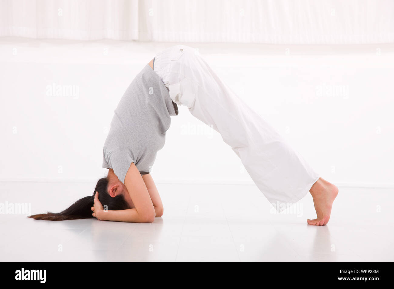 Fitness woman in the bridge position Stock Photo - Alamy