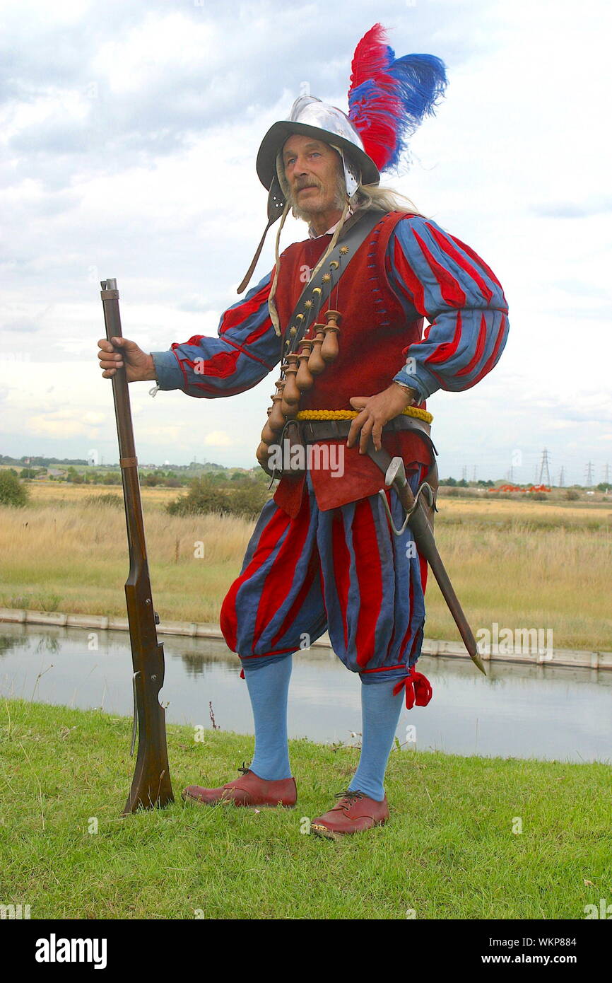 Queen elizabeth speech troops hi-res stock photography and images - Alamy