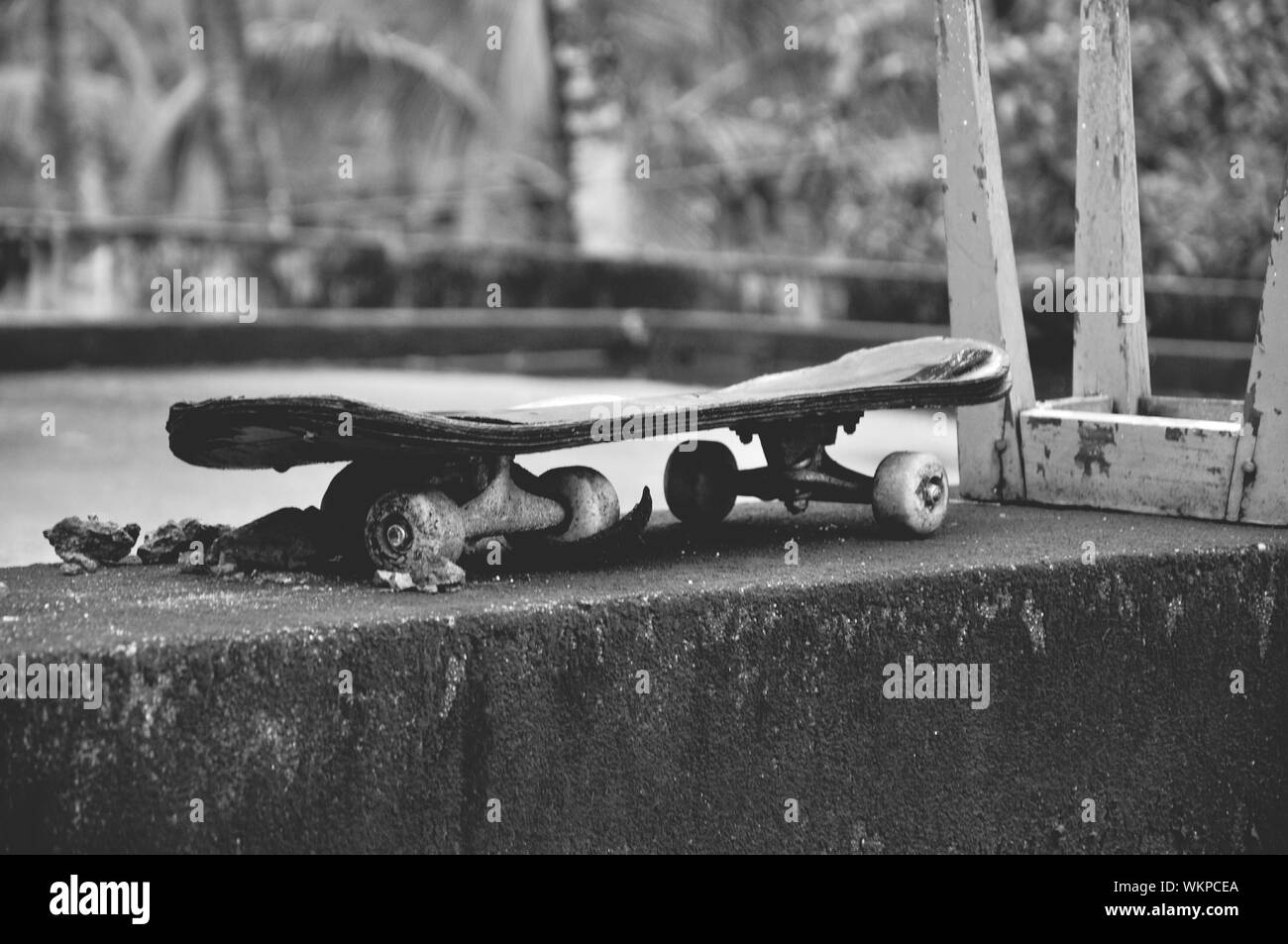 Close-up Side View Of A Skateboard Stock Photo - Alamy