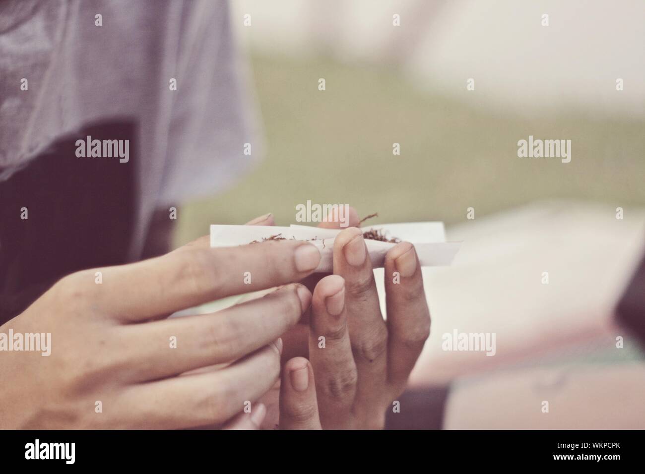 Hand rolled joint hi-res stock photography and images - Alamy