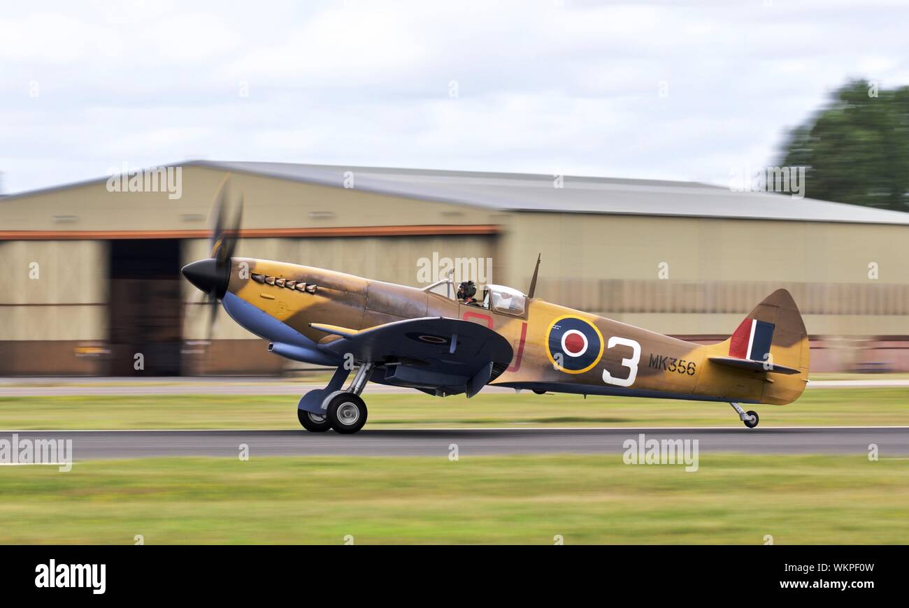 Spitfire scheme livery hi-res stock photography and images - Alamy