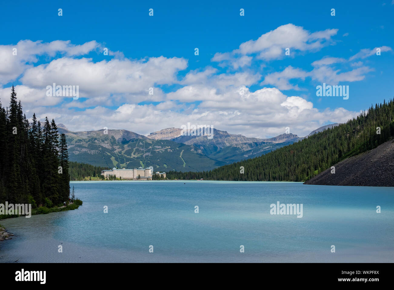 The beautiful Fairmont Chateau Lake Louise and Lake Louise at Banff ...