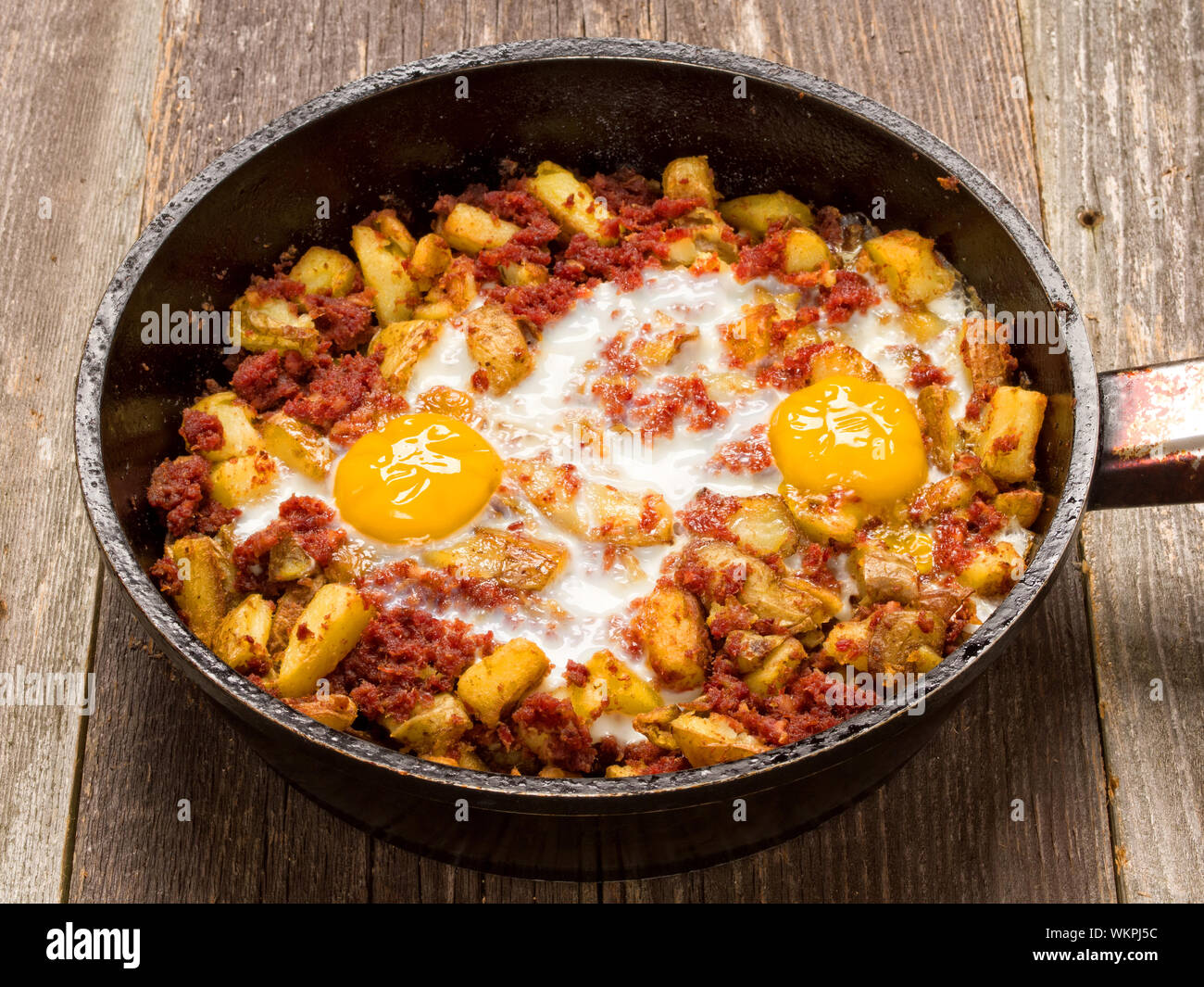 close up of rustic minced corned beef potato hash Stock Photo - Alamy