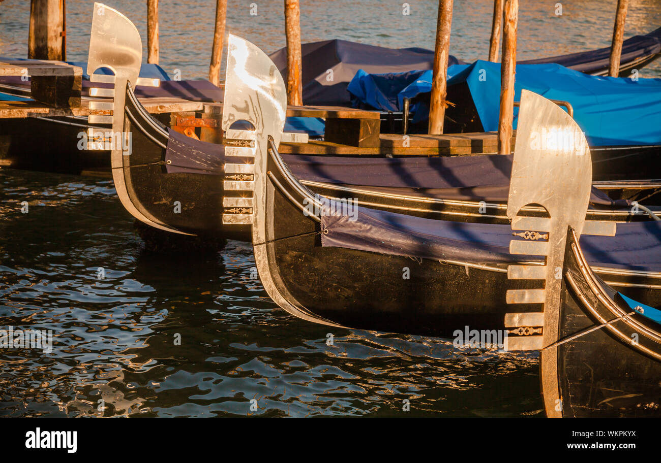 Flat bottomed venetian boat hi-res stock photography and images - Alamy