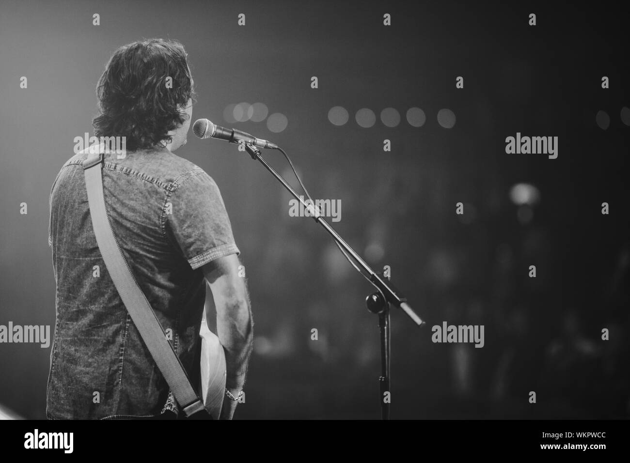 Singing outdoors hi-res stock photography and images - Alamy