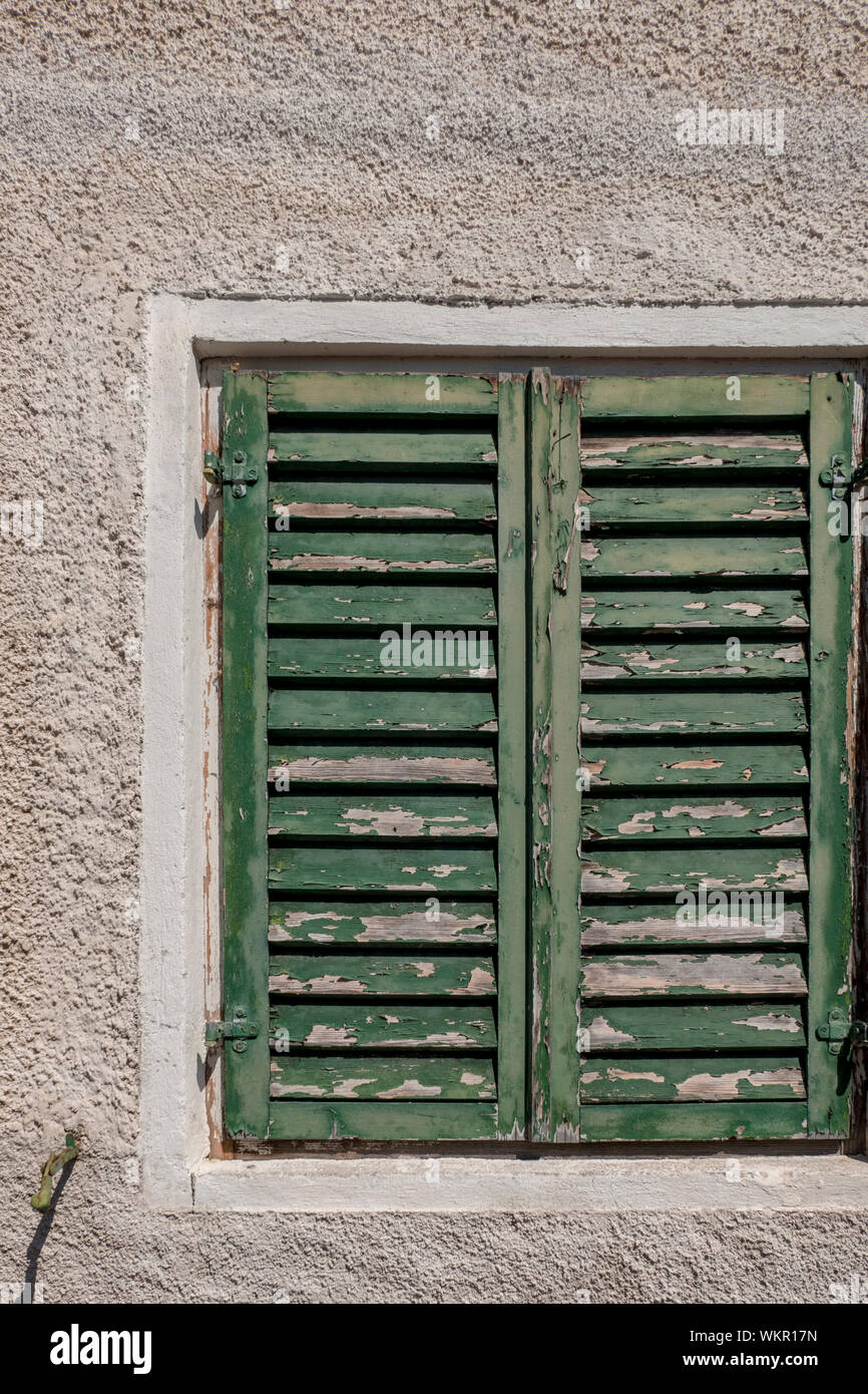 old used green wood shutter Stock Photo - Alamy