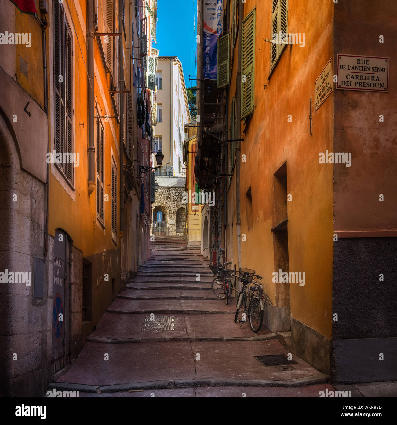 Street scene in the Vieille Ville (old town) part of Nice on the French ...