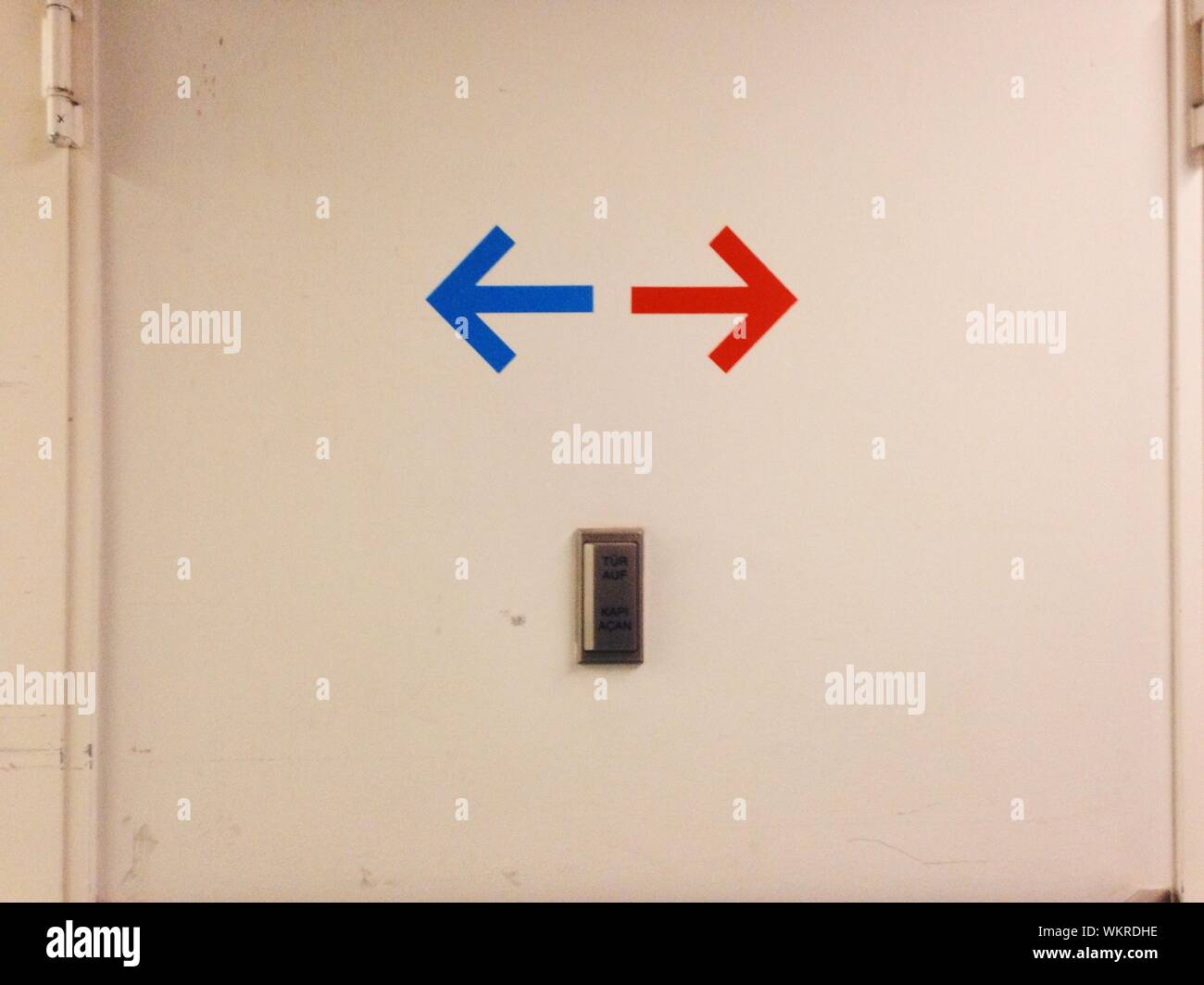 Arrow signs hi-res stock photography and images - Alamy