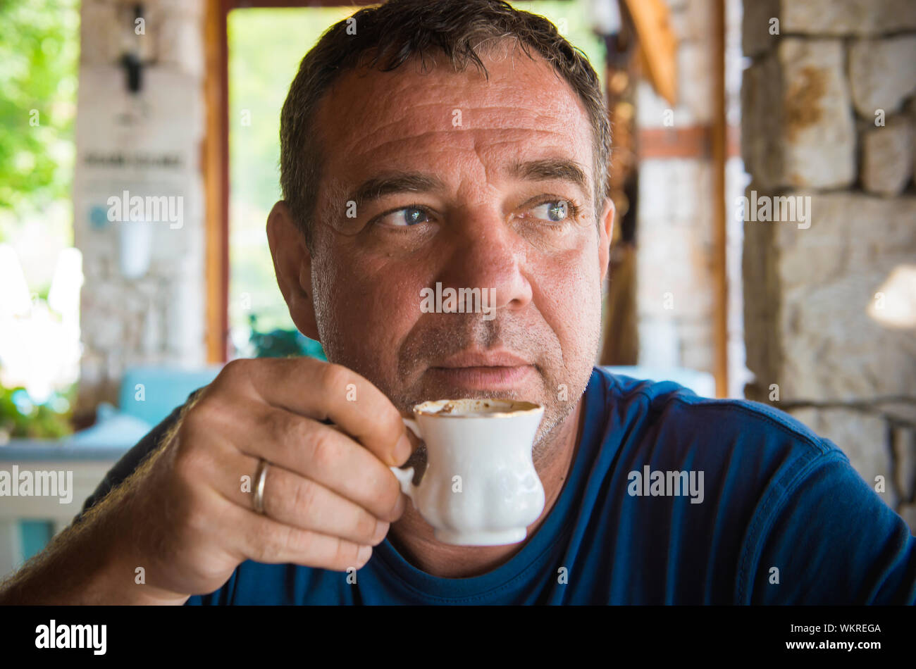 Men cafe coffee hi-res stock photography and images - Alamy