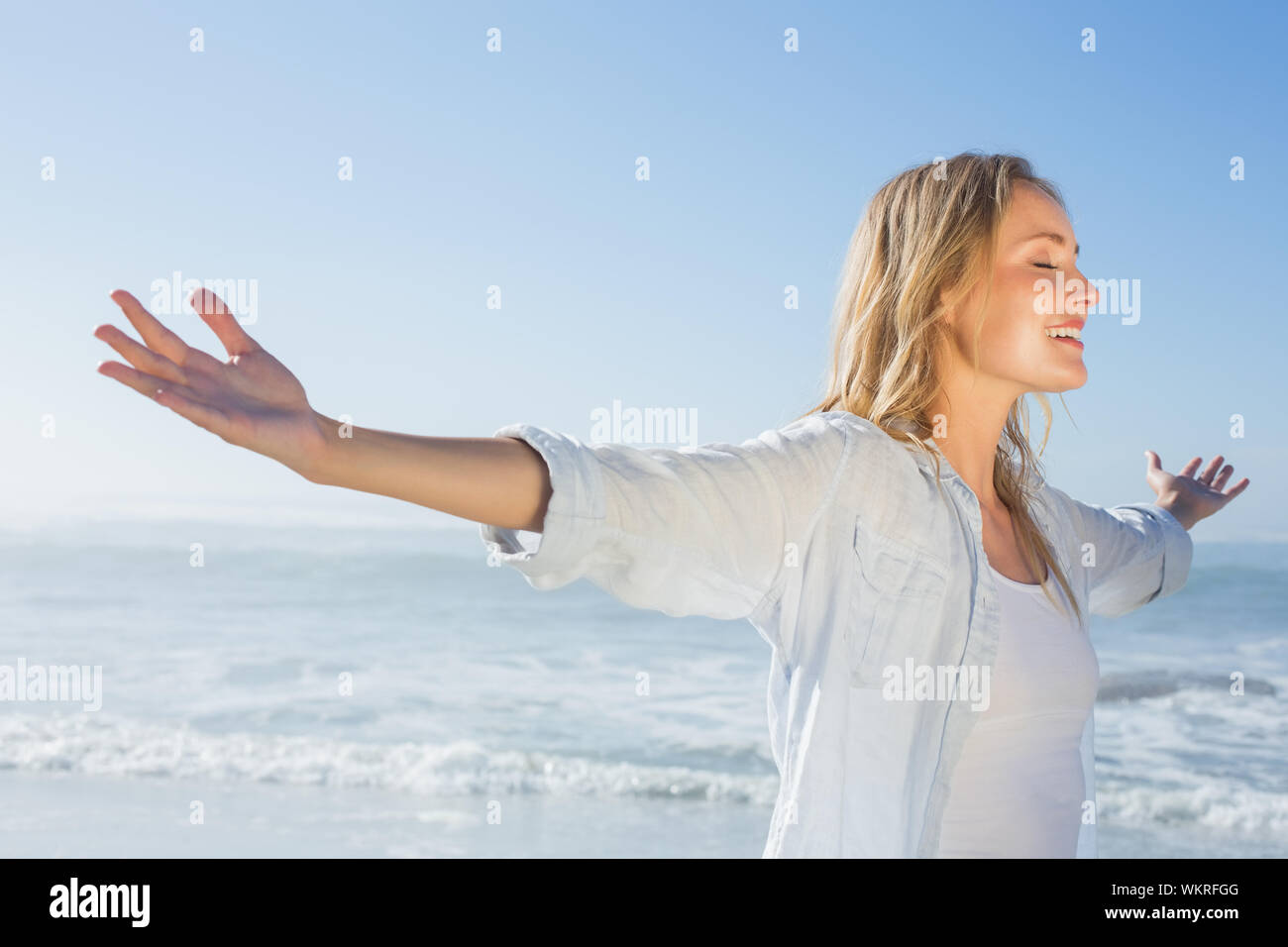 Spreading out arms hi-res stock photography and images - Alamy