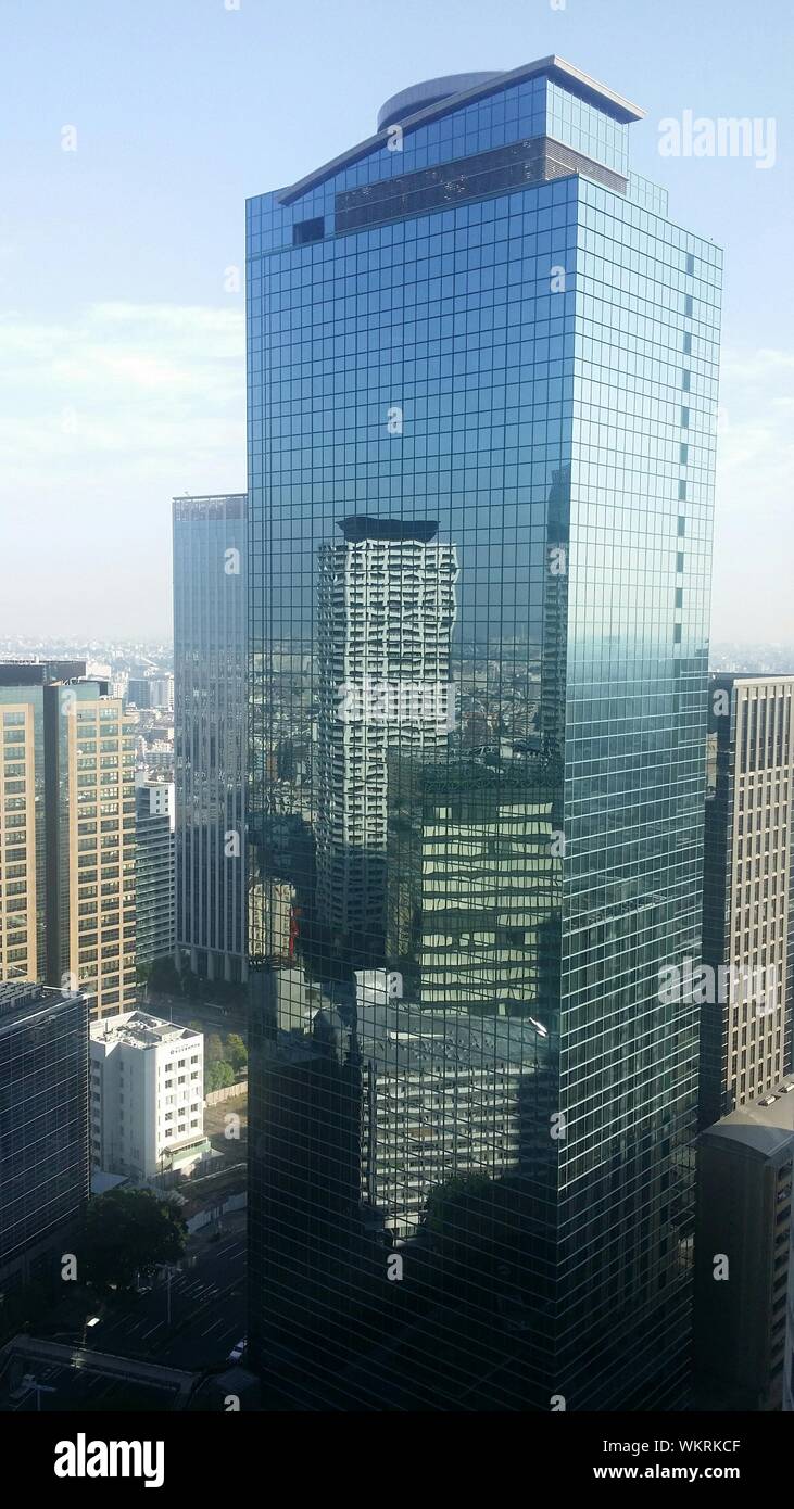 Skyscraper facade hi-res stock photography and images - Alamy