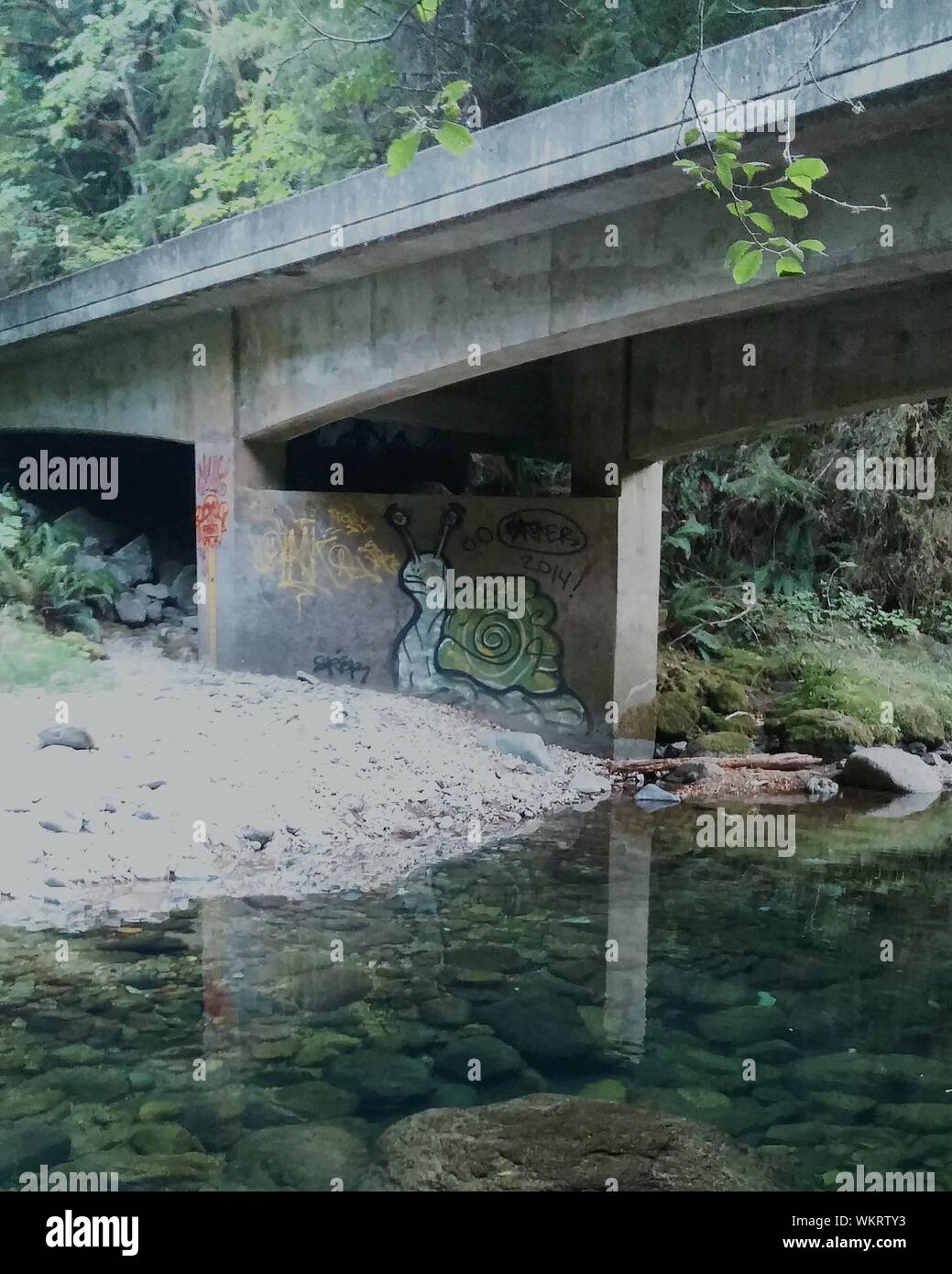 Bridge with graffiti hi-res stock photography and images - Alamy