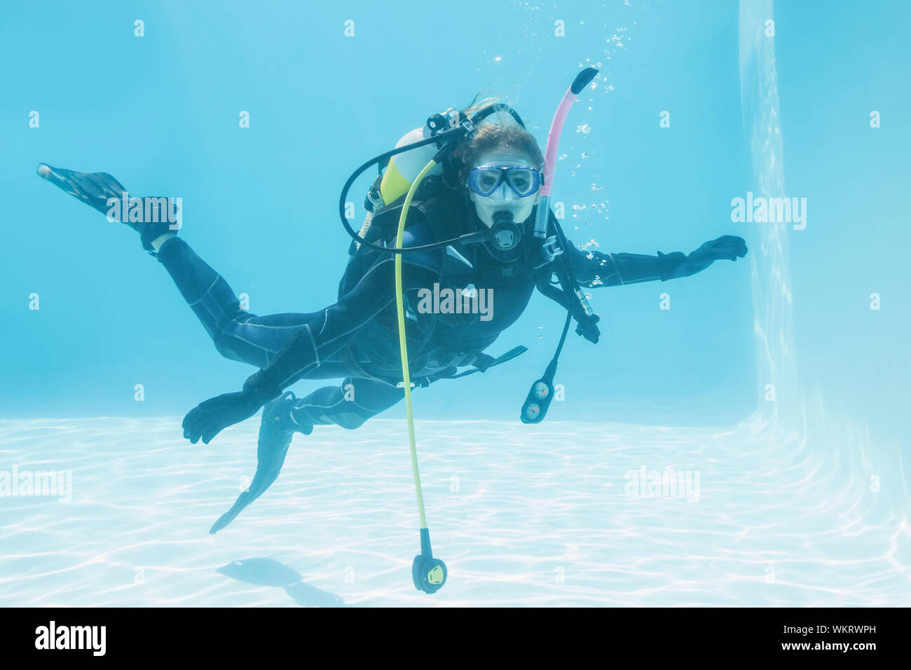Pretty woman scuba diving hi-res stock photography and images - Alamy