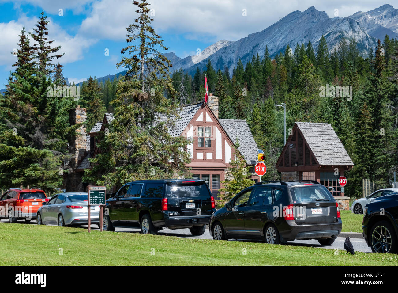 Entrance gate to banff national park hi-res stock photography and ...