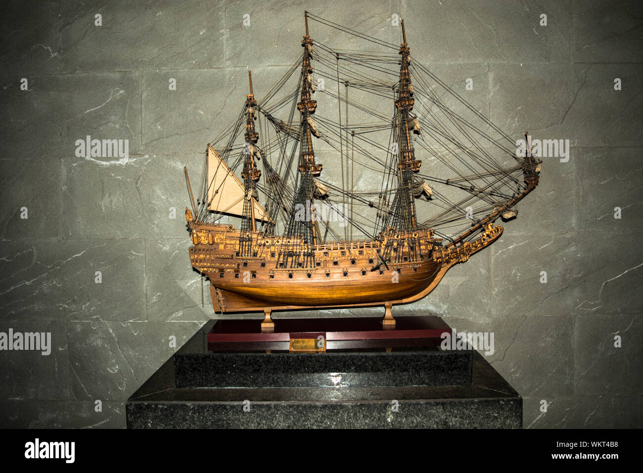 Ship model craft hi-res stock photography and images - Alamy