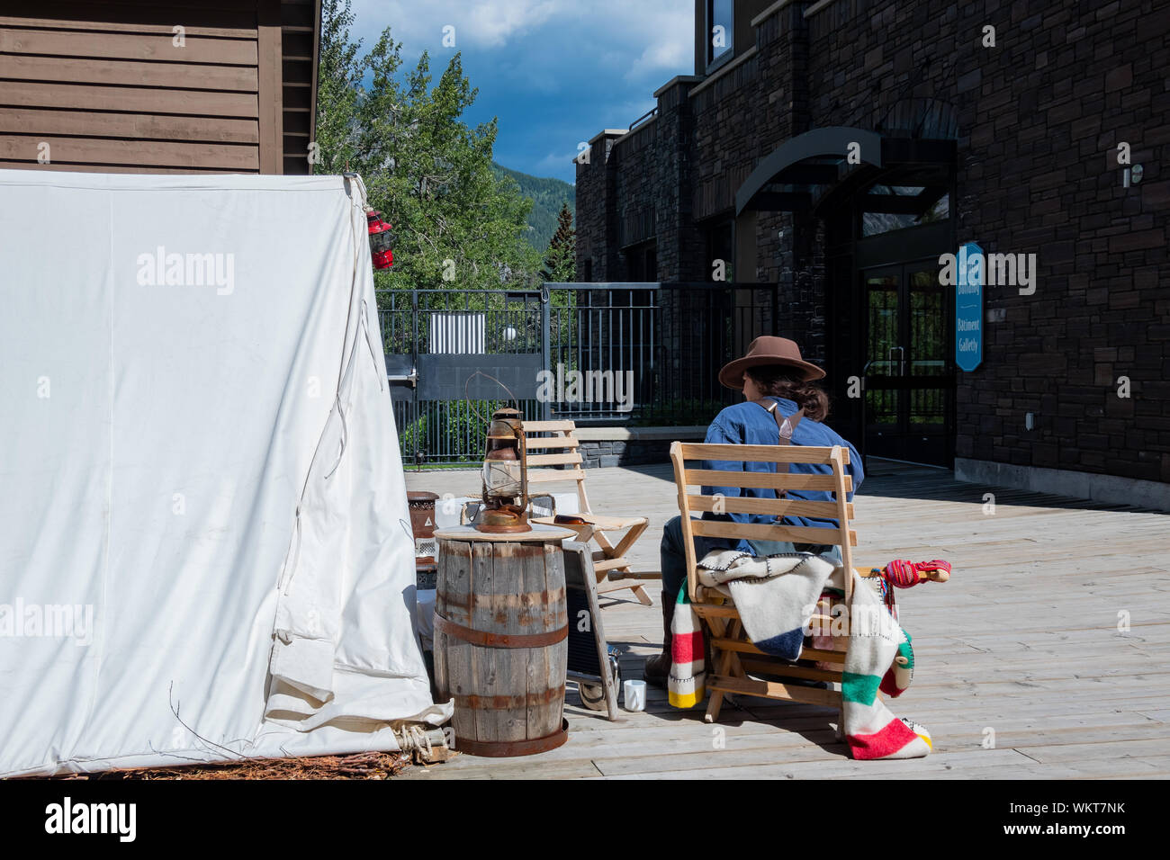 Cave woman dress costume hi-res stock photography and images - Alamy