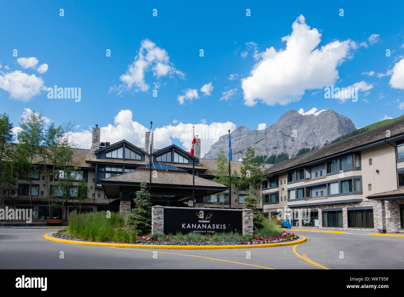 Kananaskis mountain lodge hi-res stock photography and images - Alamy