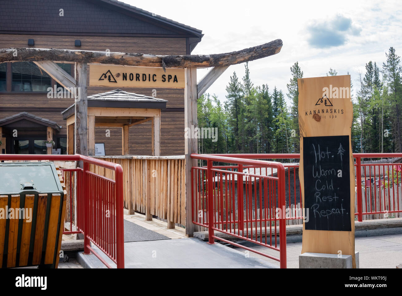 Kananaskis mountain lodge hi-res stock photography and images - Alamy