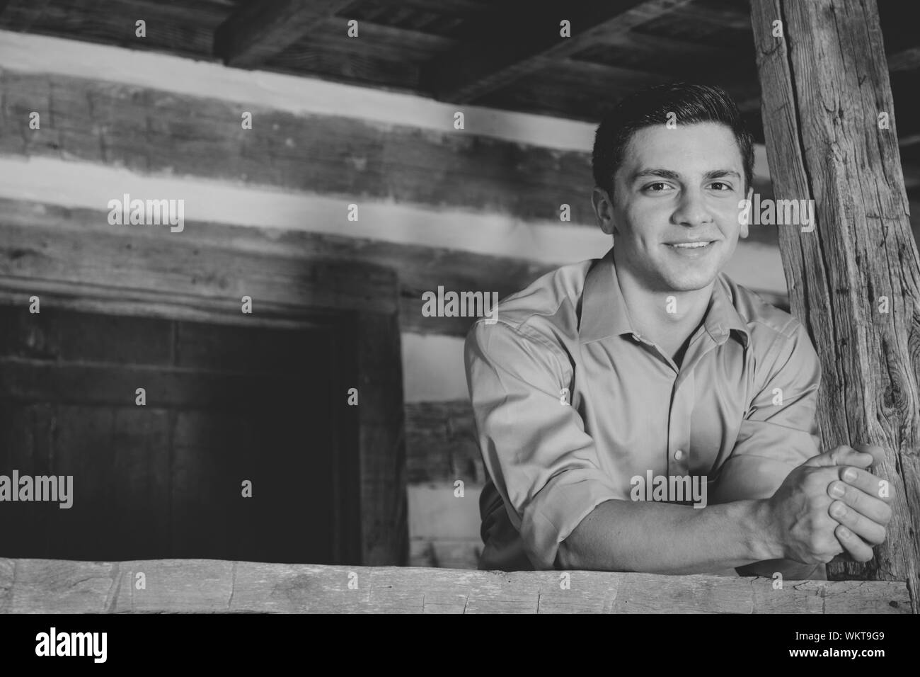 Man standing front log cabin hi-res stock photography and images - Alamy