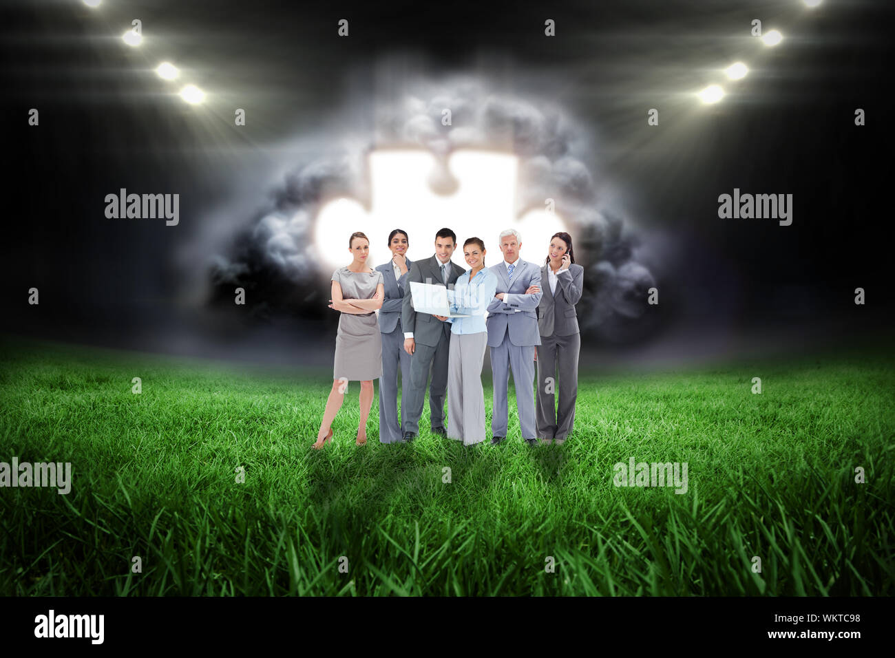 Business jigsaw race hi-res stock photography and images - Alamy