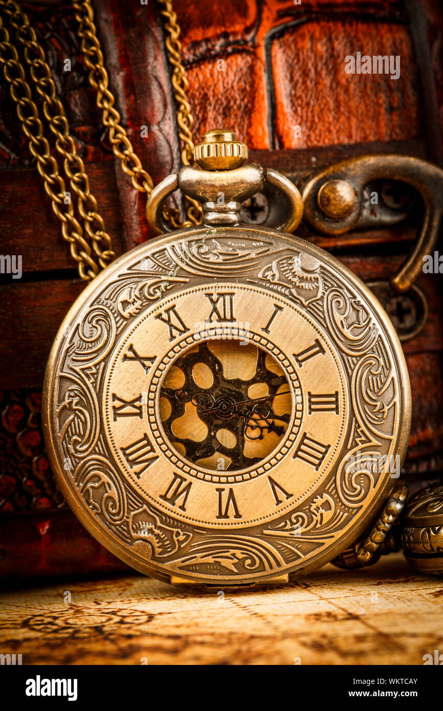 Vintage Antique pocket watch. Vintage grunge still life Stock Photo - Alamy