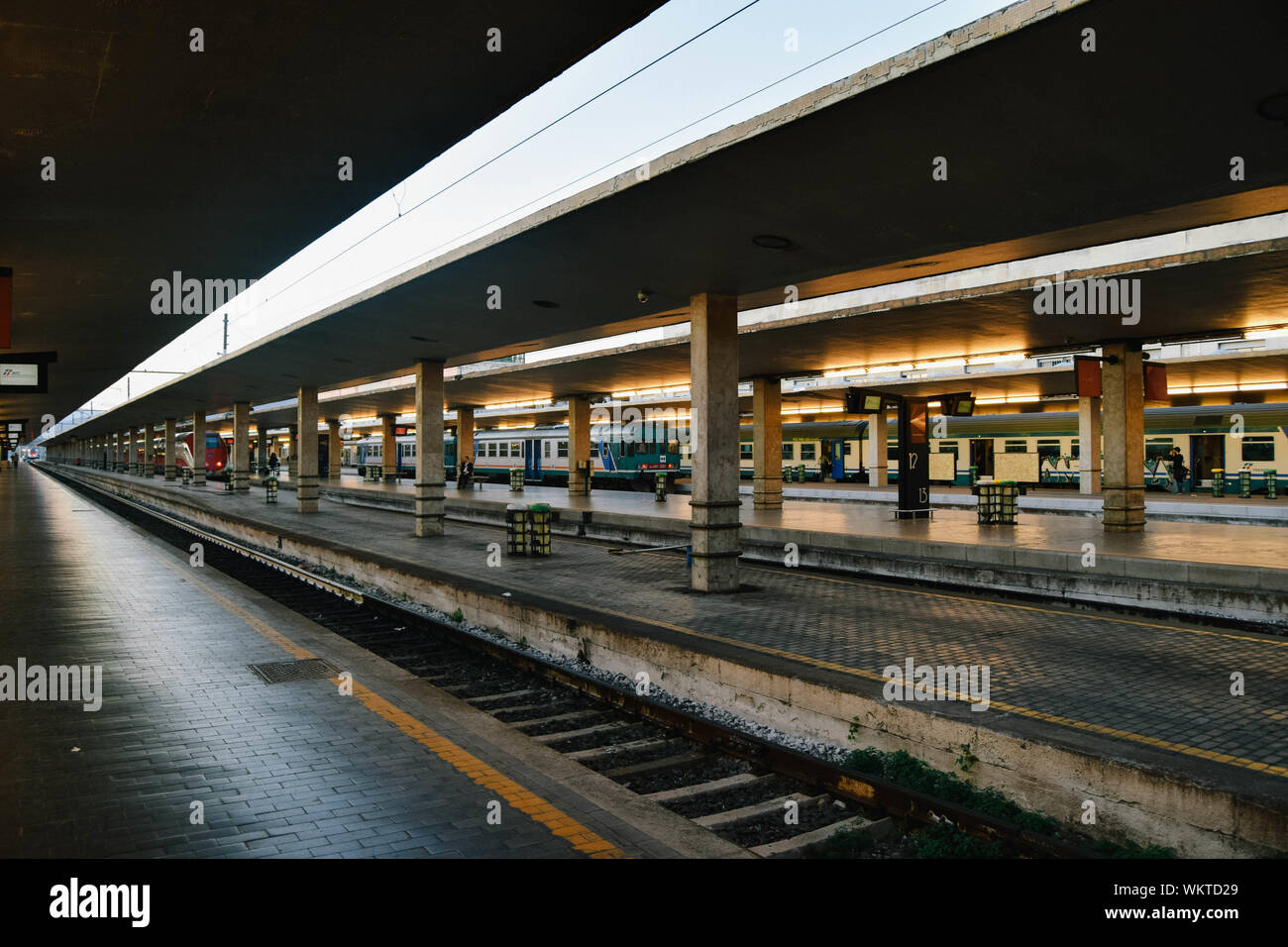 Empty train platform architecture hi-res stock photography and images ...