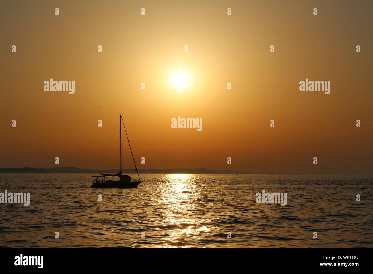 Romantic sunsets hi-res stock photography and images - Alamy
