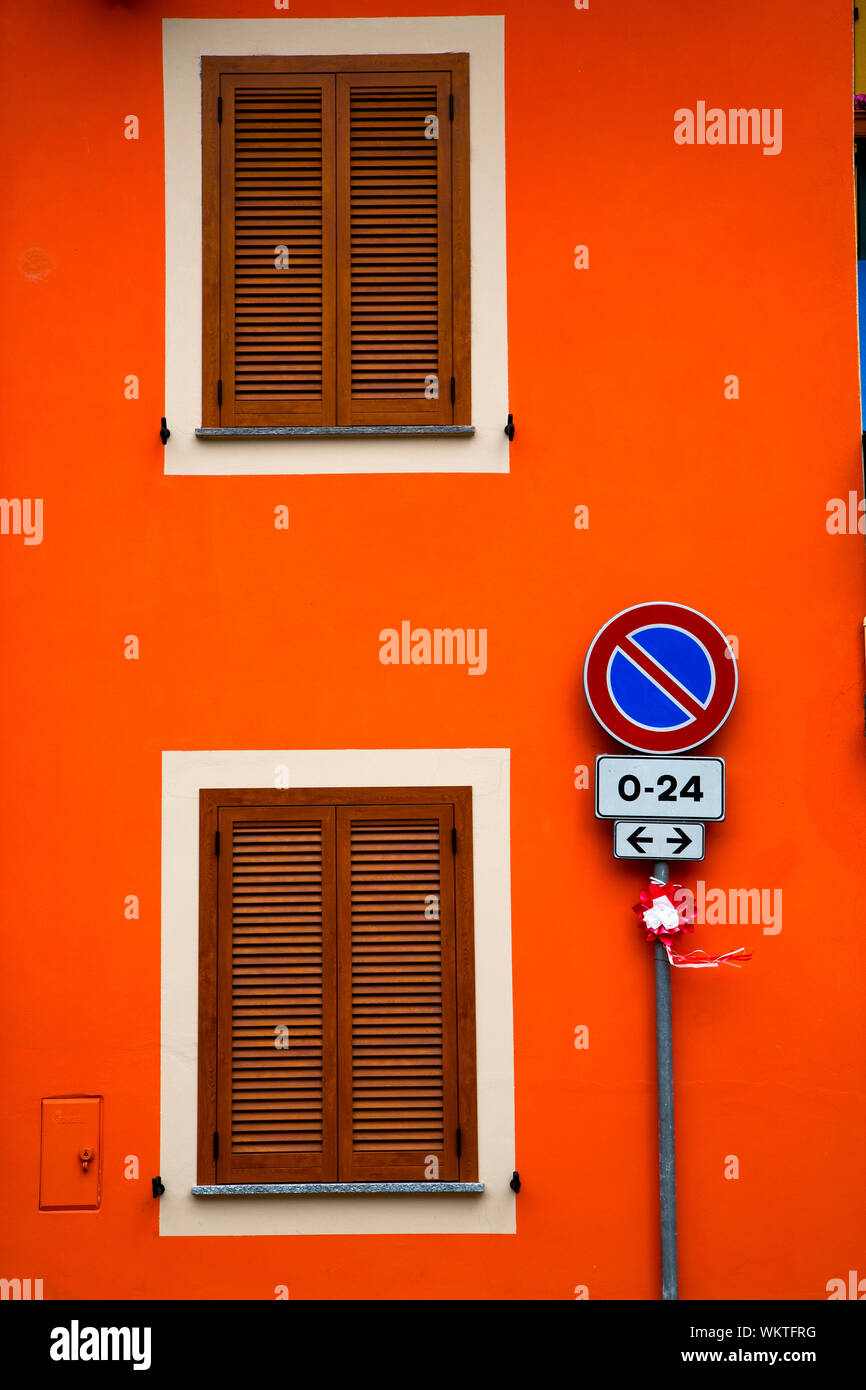 Orange windows hi-res stock photography and images - Alamy