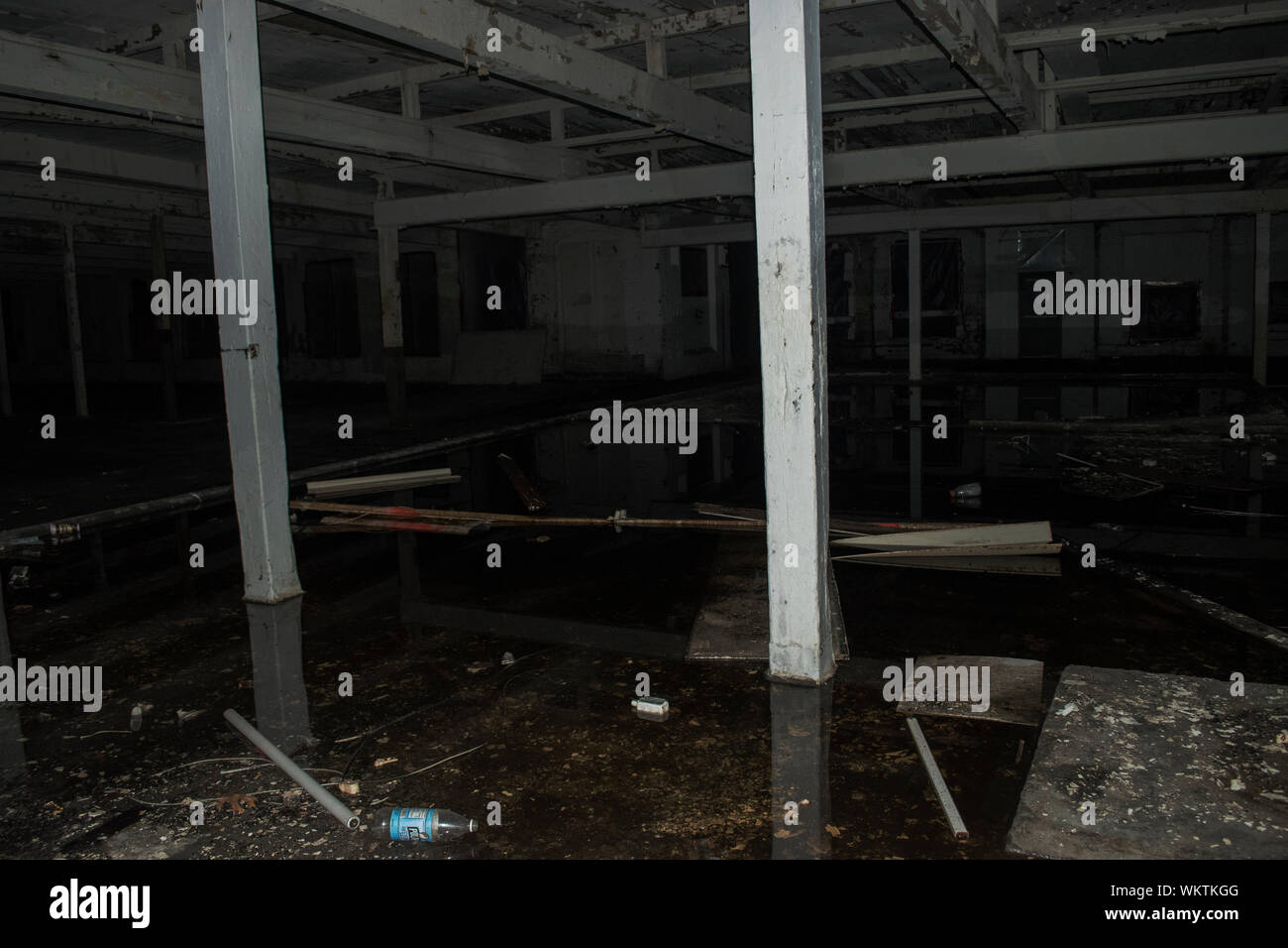 Empty basement hi-res stock photography and images - Alamy
