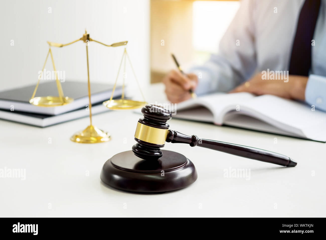 Court room judge hi-res stock photography and images - Alamy