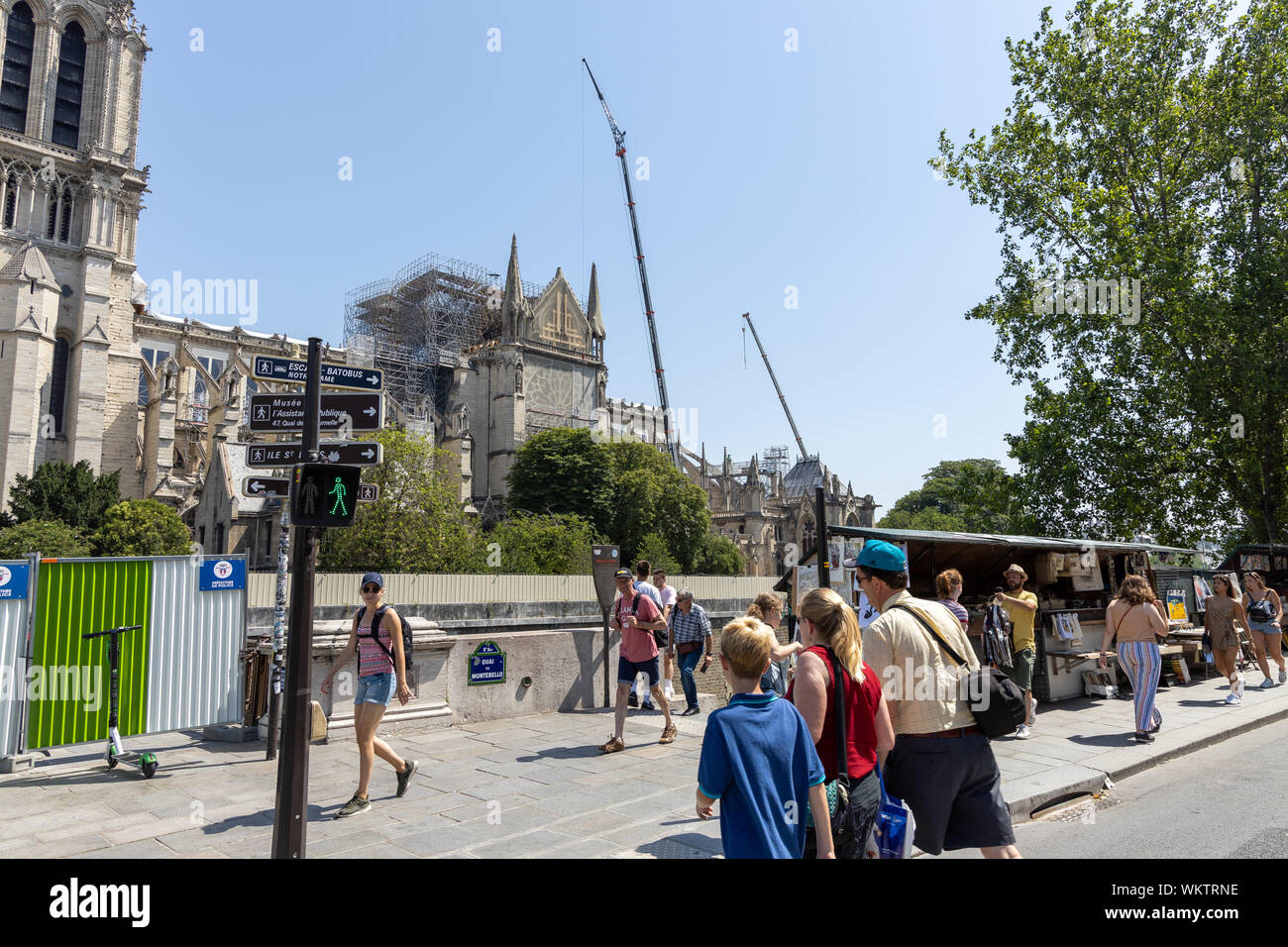 Paris, FRANCE - June 27, 2019: Cath drale Notre-Dame de Paris construction and refurbishment ...