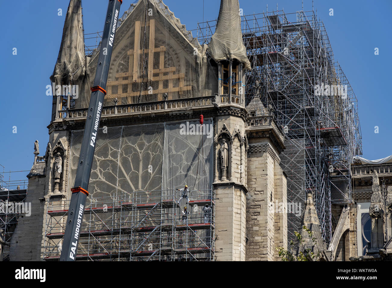 Paris, FRANCE - June 27, 2019: Cath drale Notre-Dame de Paris construction and refurbishment ...