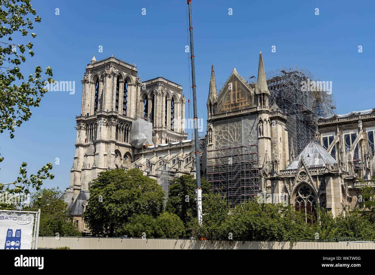 Paris, FRANCE - June 27, 2019: Cath drale Notre-Dame de Paris construction and refurbishment ...