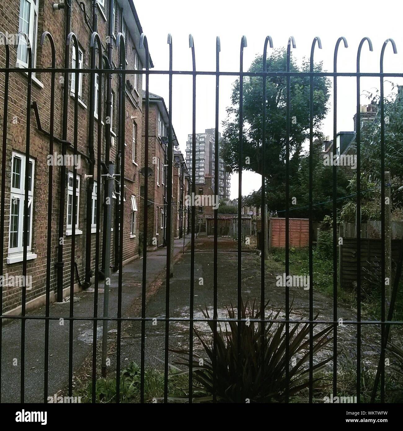 Apartment back building hi-res stock photography and images - Alamy