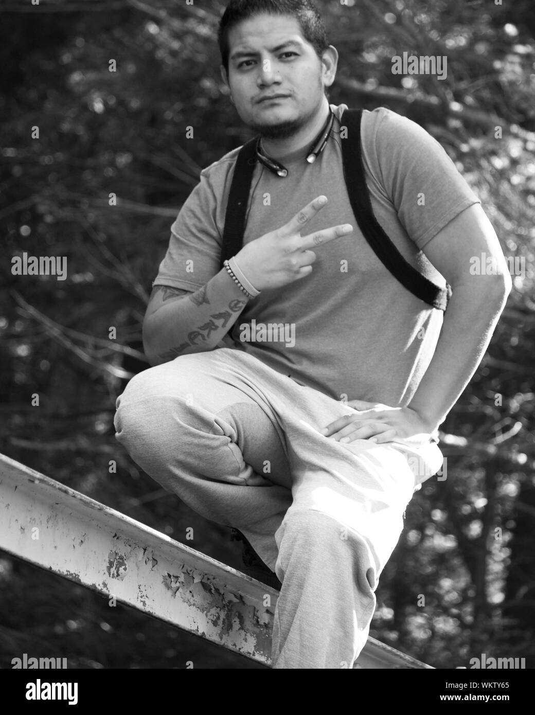 Man peace sign hi-res stock photography and images - Alamy