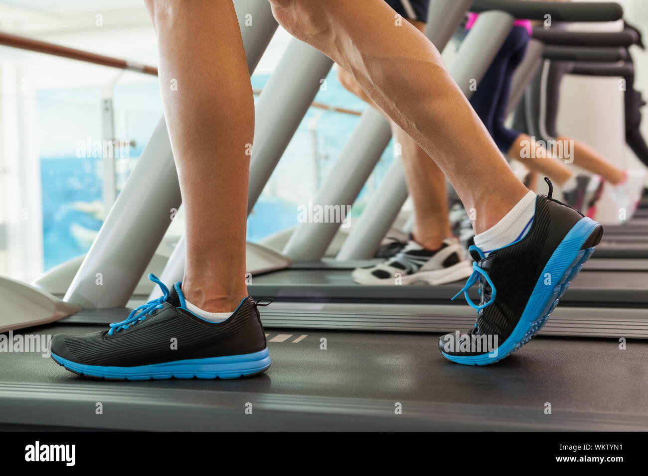 Row of people working out on treadmills at the gym Stock Photo - Alamy