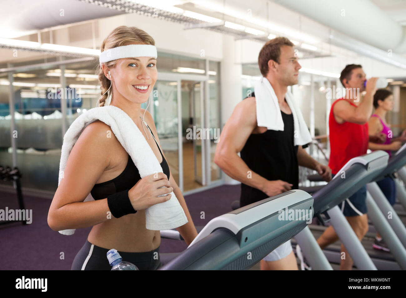 Woman running on a treadmill and 30s hi-res stock photography and ...