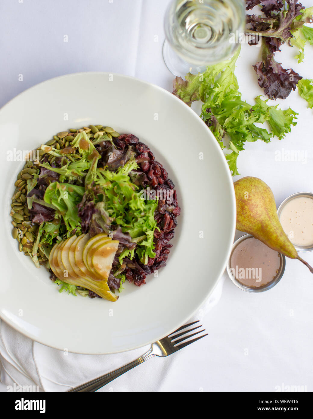 Plated salad hi-res stock photography and images - Alamy