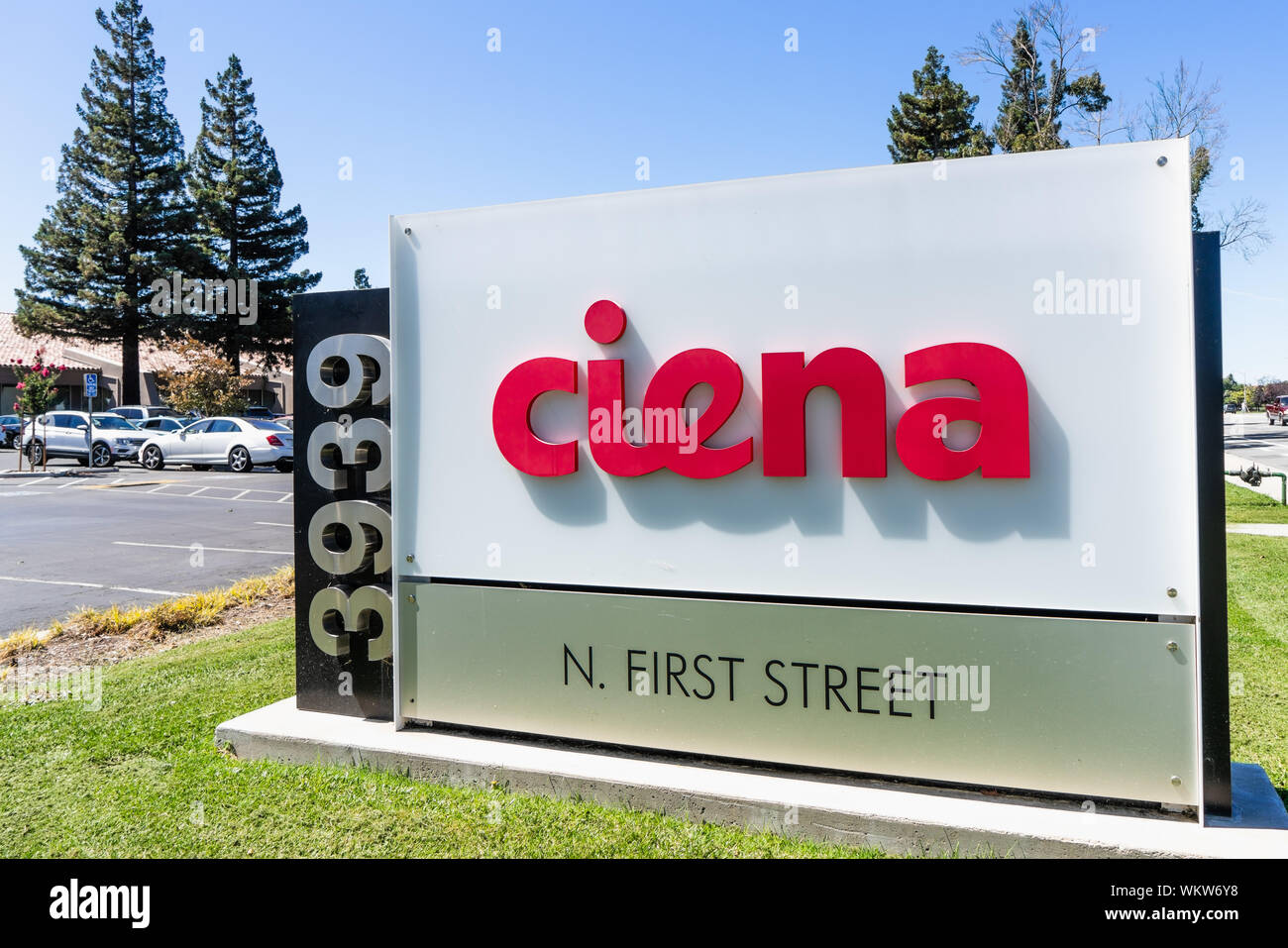 Telecommunications equipment manufacturing hi-res stock photography and ...