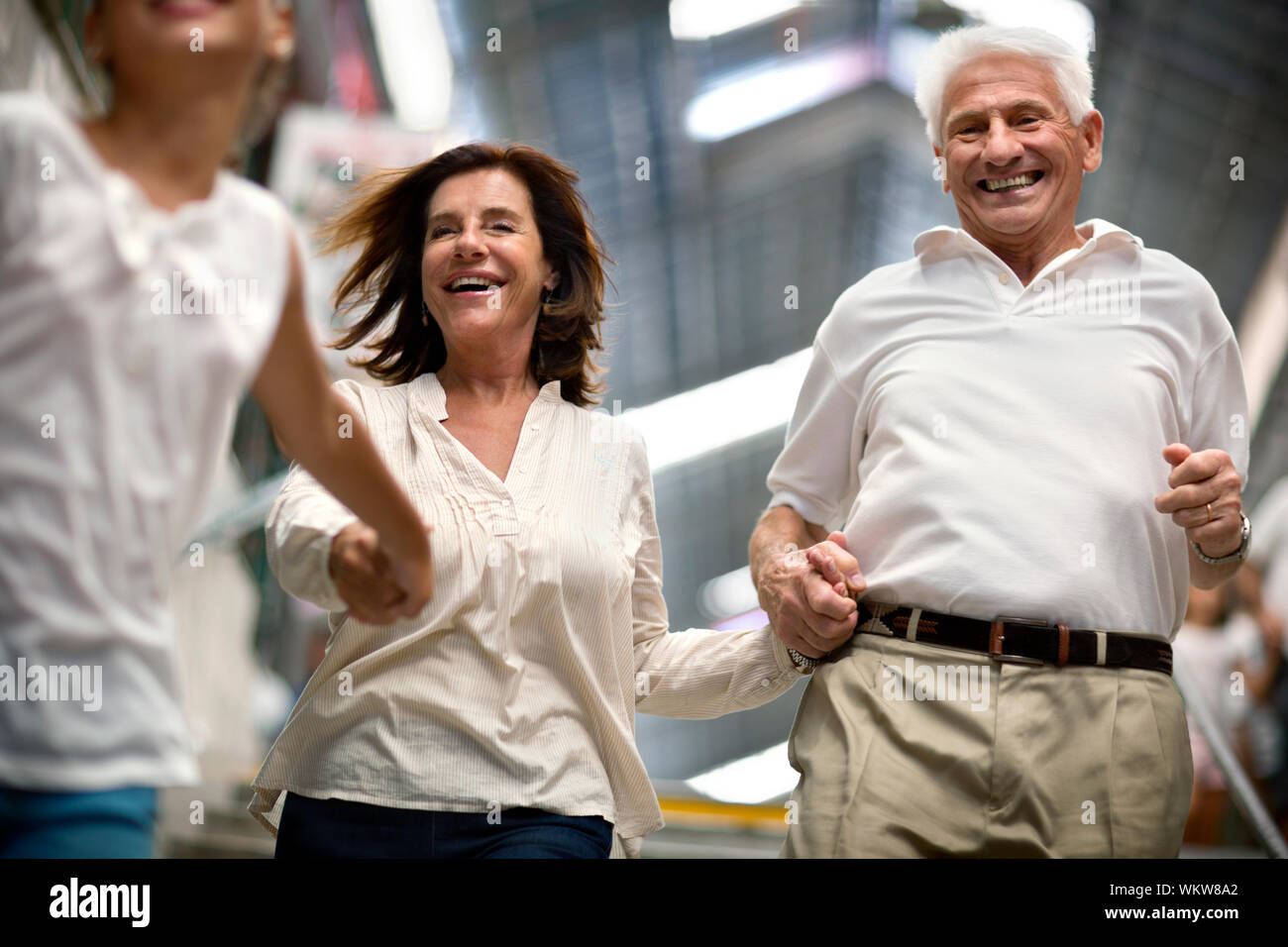 People running to catch their train hi-res stock photography and images ...