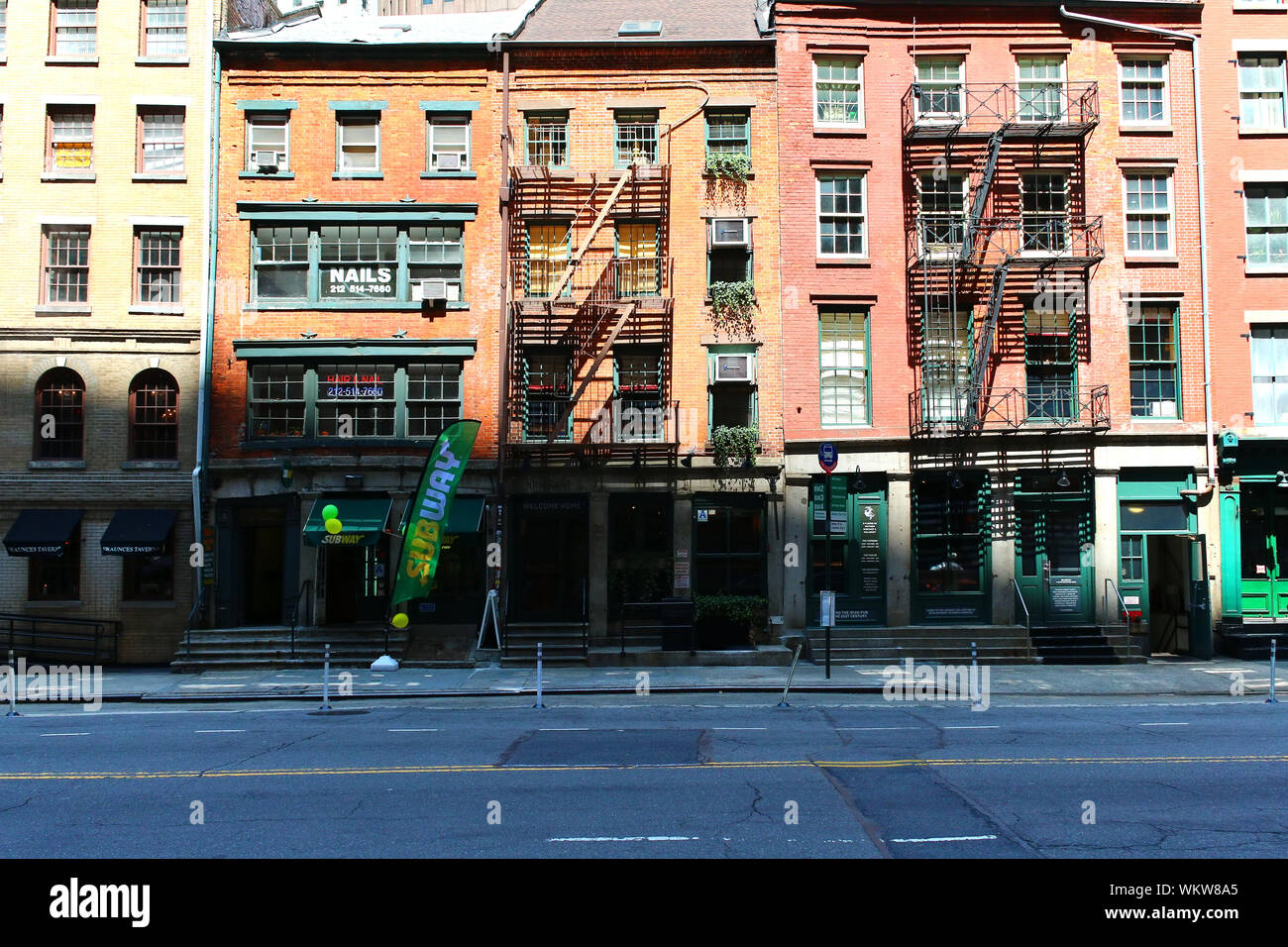 Dead rabbit cocktail bar new york hi-res stock photography and images ...