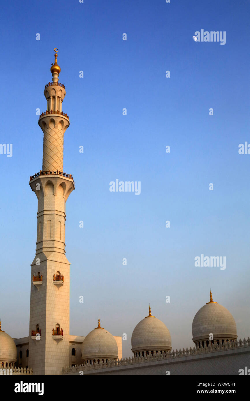 Minaret. Mosquée Sheikh Zayed. 1995. Abou Dhabi. / Sheikh Zayed Mosque ...